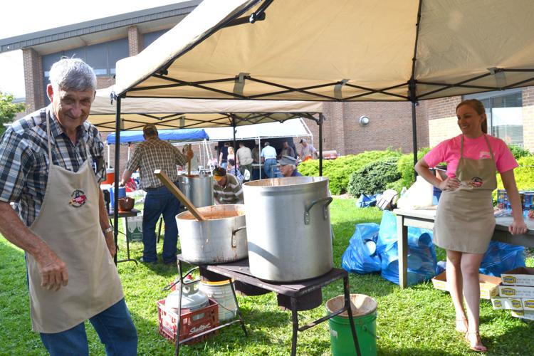 Cattlemen's beef roast ropes in great crowd | News | themountaineer.com