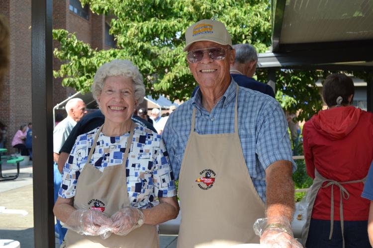Cattlemen's beef roast ropes in great crowd | News | themountaineer.com
