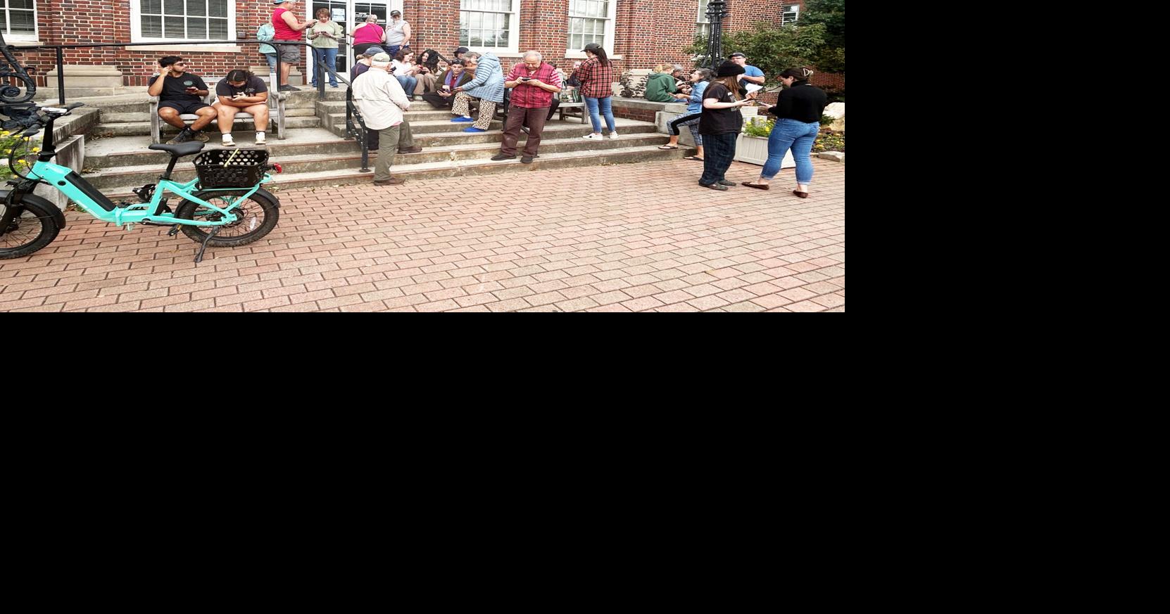 A world without cell phones, in the midst of a disaster | News ...