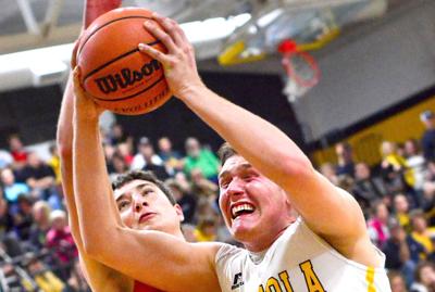 Henley returns, scores 34 in win | Sports | themountaineer.com
