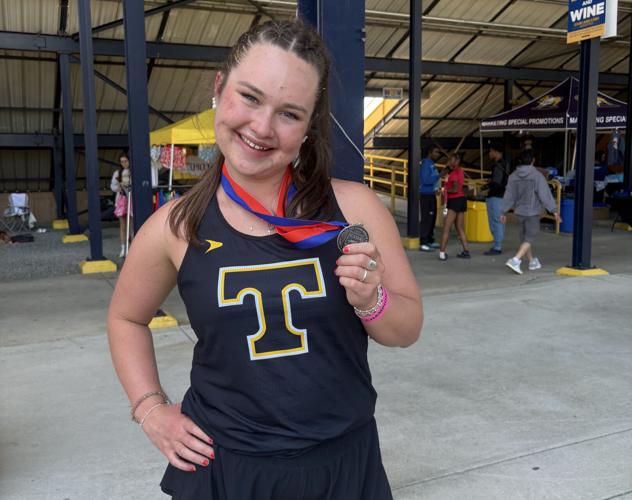 Tuscola discus thrower lands at Davidson | Sports | themountaineer.com