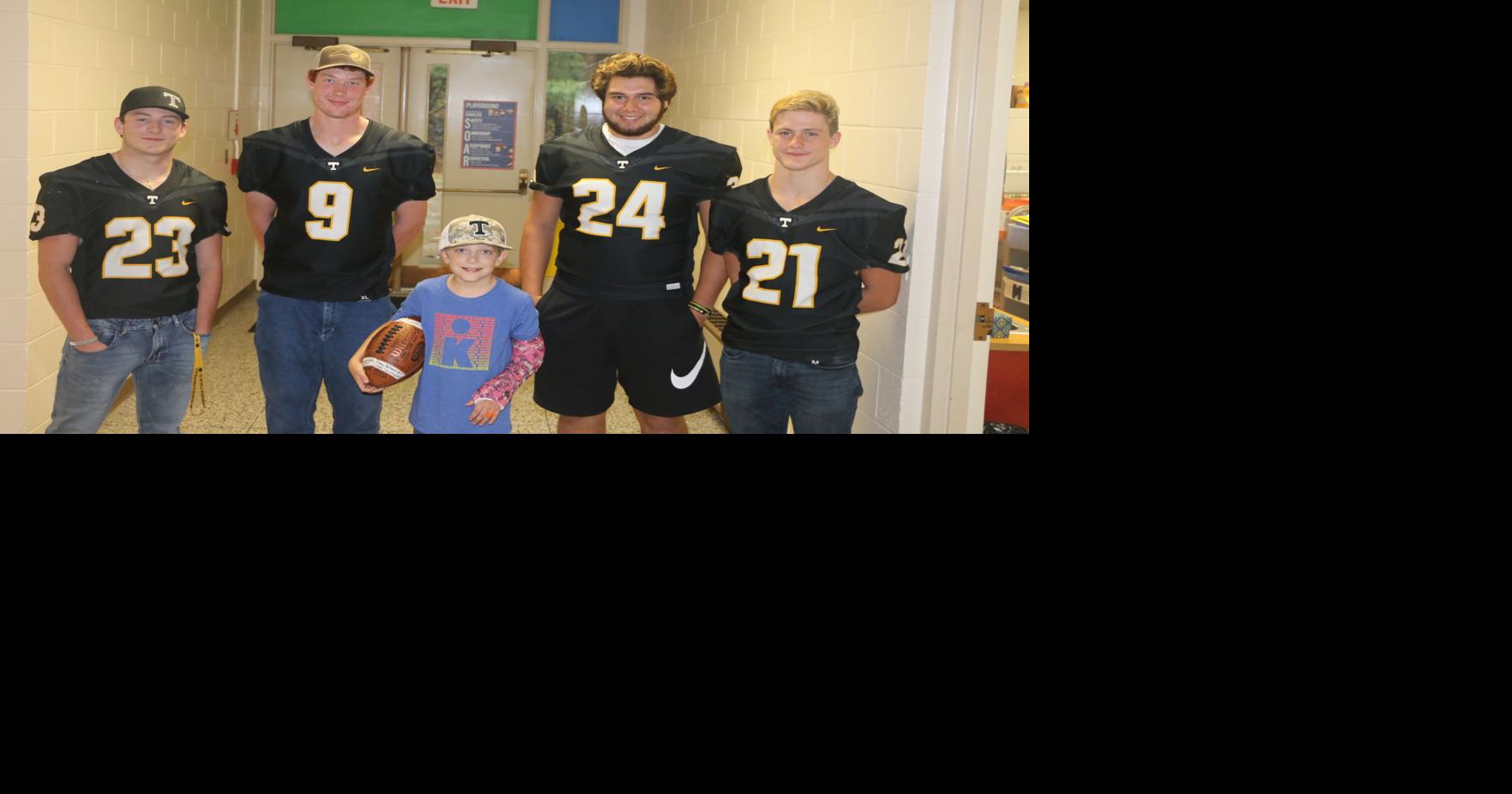 Tuscola football gives back | Sports | themountaineer.com