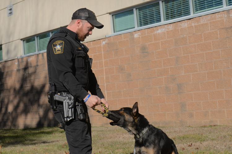Next generation of K-9 handlers walk the stage at HCC | News ...