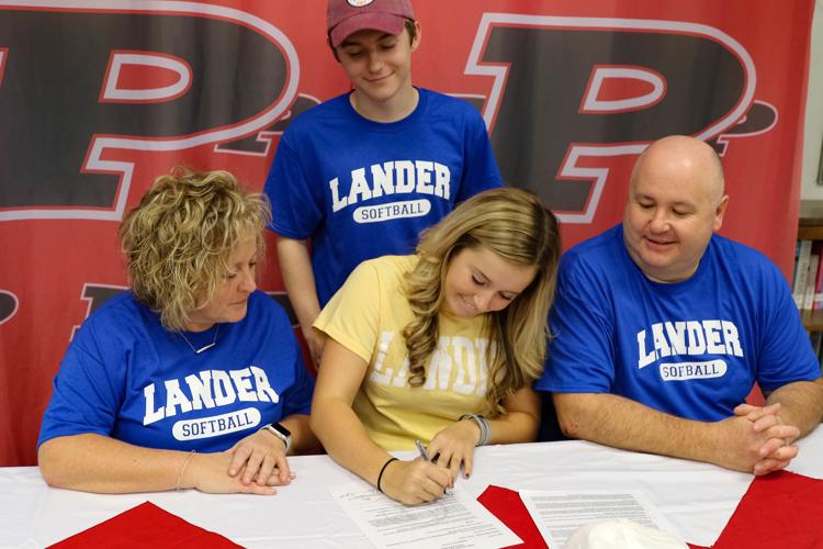 Regan Lunsford signs with Lander | | themountaineer.com