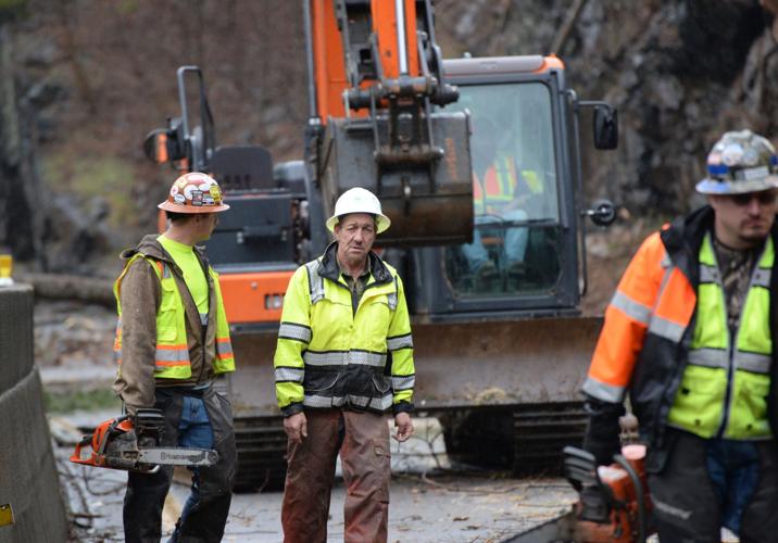 I-40 Rock Slide photo gallery | | themountaineer.com