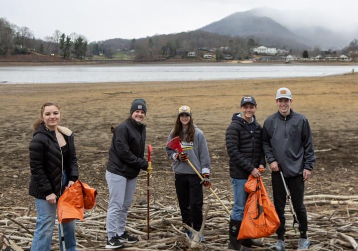 Volunteers rally to clean up Lake Junaluska | Outdoors | themountaineer.com