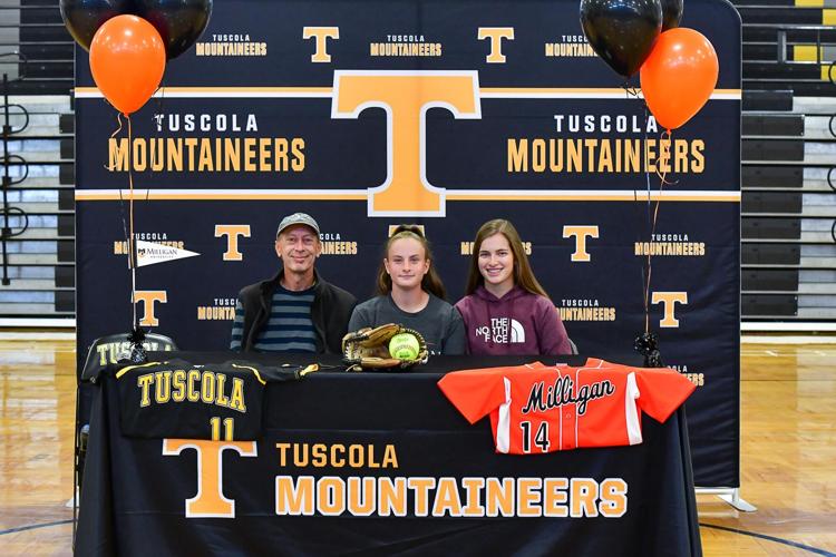 PHOTO GALLERY: Tuscola softball player Faith Caldwell signs with ...