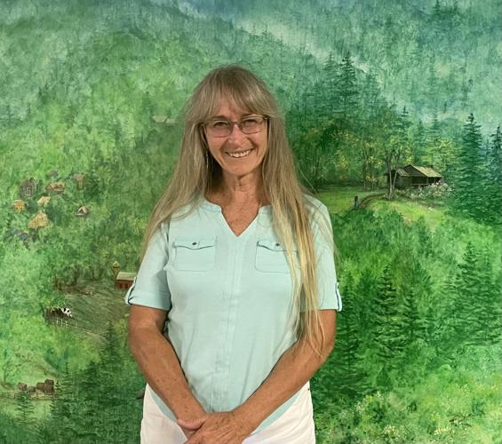 Mural artist paints new scene at elementary school | News ...