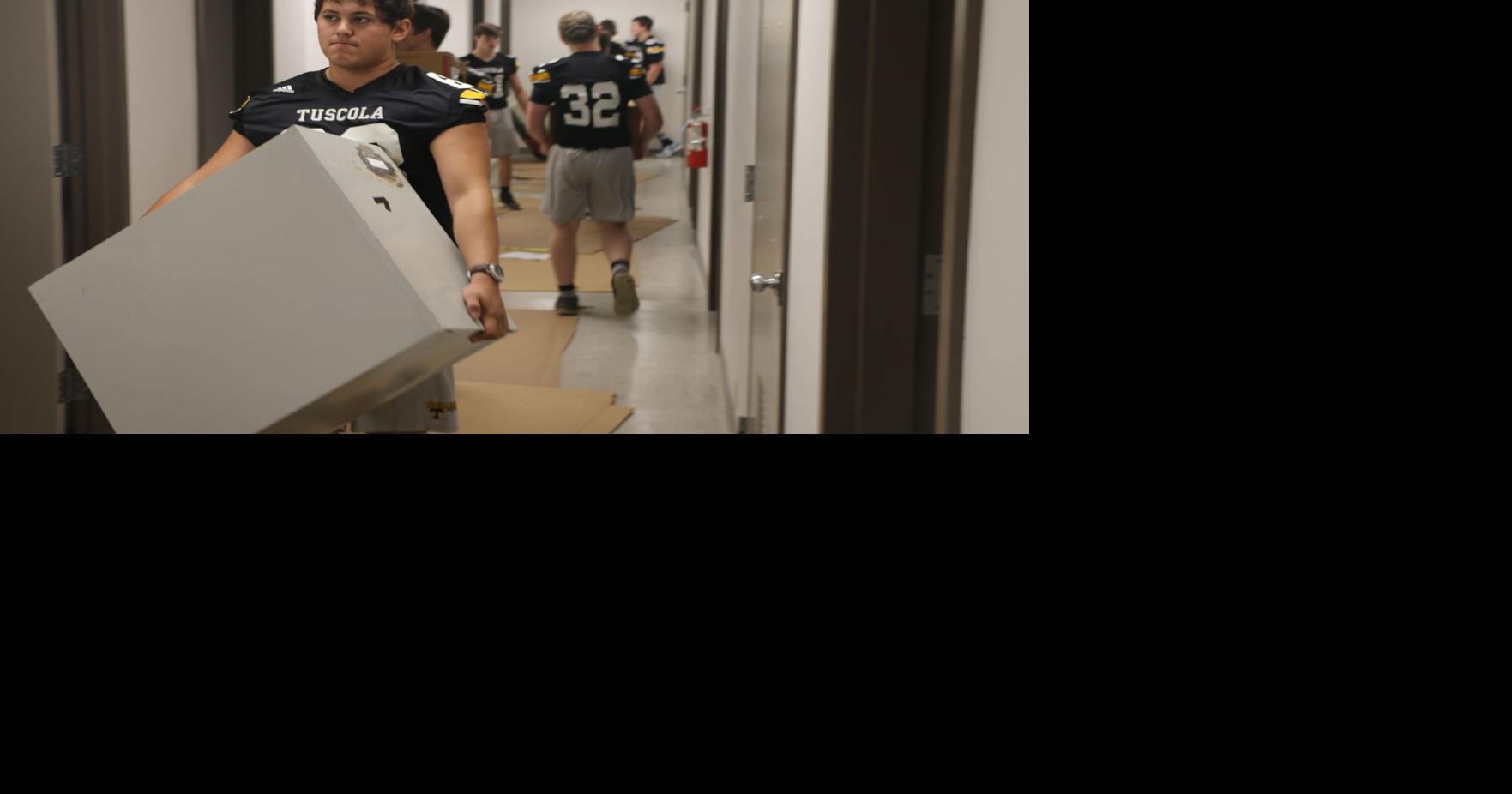 Tuscola football rolls up its sleeves, helps Mountain Projects move ...