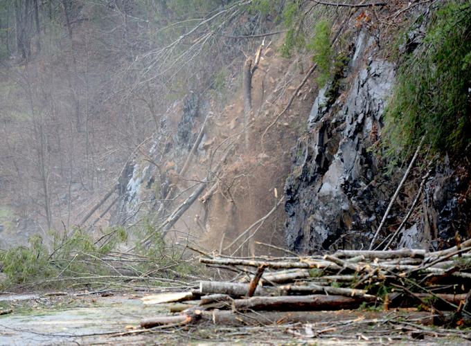 I-40 Rock Slide photo gallery | | themountaineer.com
