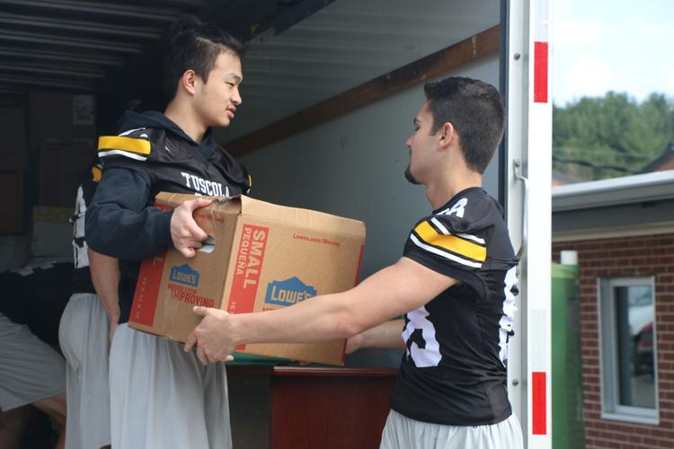 Tuscola football rolls up its sleeves, helps Mountain Projects move ...