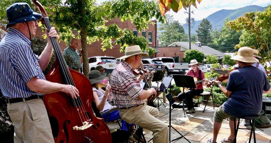 Strummin' and pickin': Cider Ridge Band carries on tradition of ...