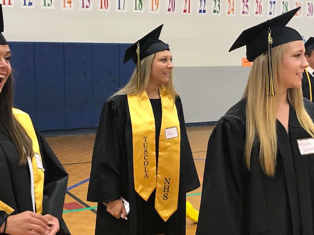 Tuscola seniors tour Jonathan Valley Elementary | Life | themountaineer.com