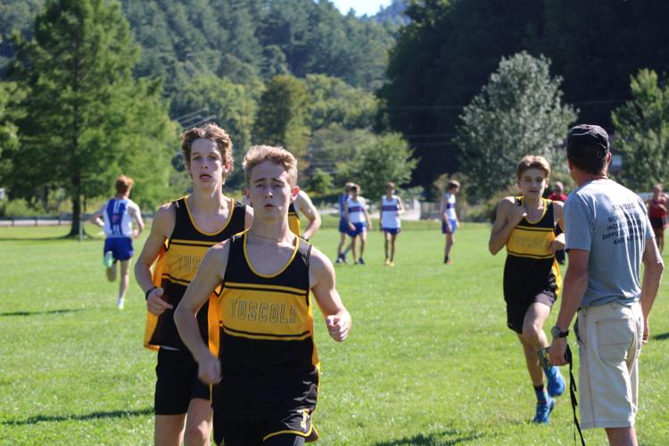 Cross country runners clash | Sports | themountaineer.com