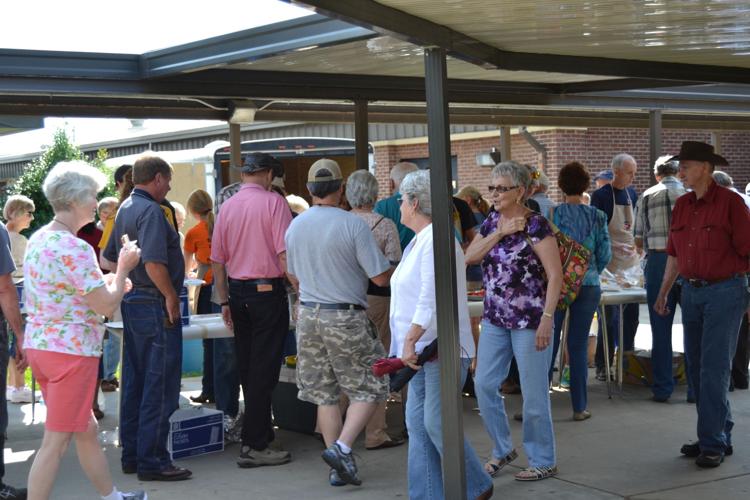 Cattlemen's beef roast ropes in great crowd | News | themountaineer.com