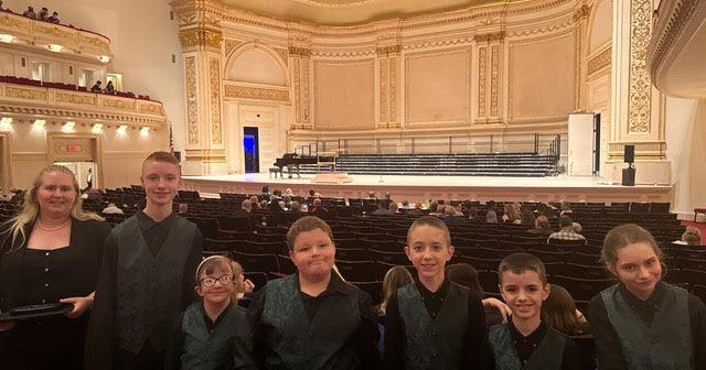 Voices in the Laurel singers travel to New York City for Carnegie Hall ...