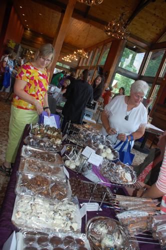 Ladies shop till they drop | News | themountaineer.com