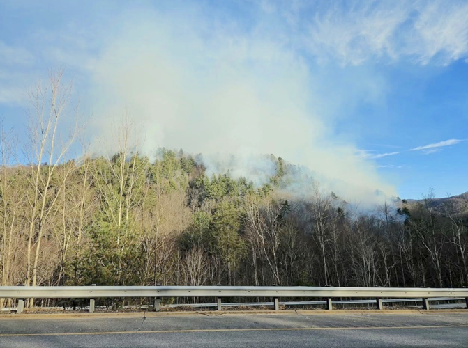 Wildfire burns along re-opened stretch of I-40 | News | themountaineer.com