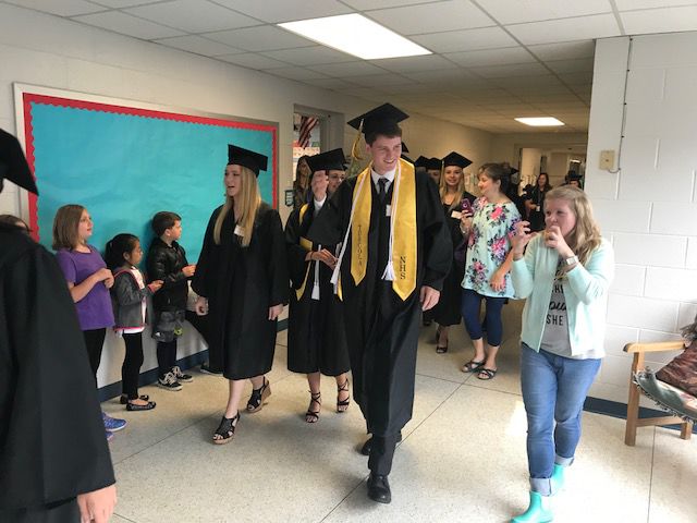 Tuscola seniors tour Jonathan Valley Elementary | Life | themountaineer.com