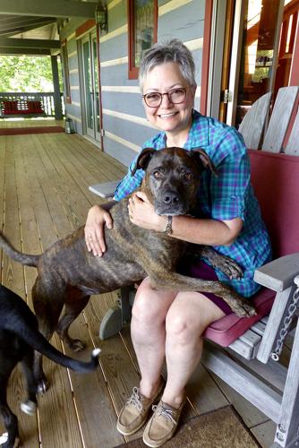 Local resident Donna Culp carries award for Ukrainian bomb sniffing dog ...