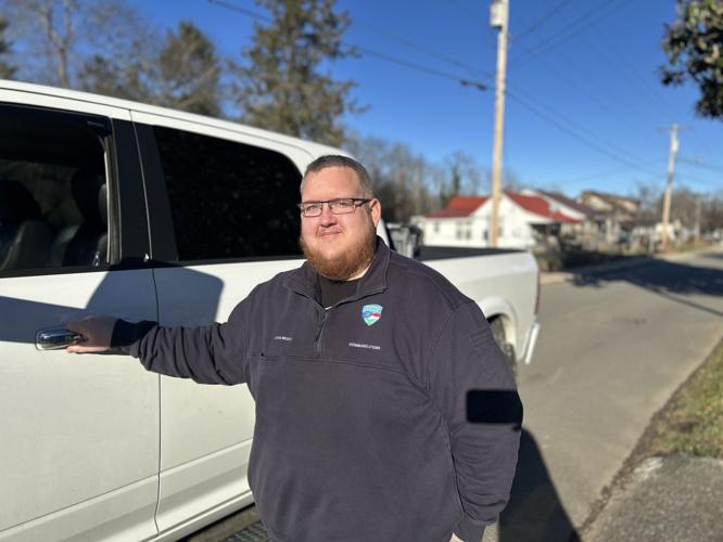 Undaunted by the deep, dispatcher-turns-rescuer to pull flood victims ...