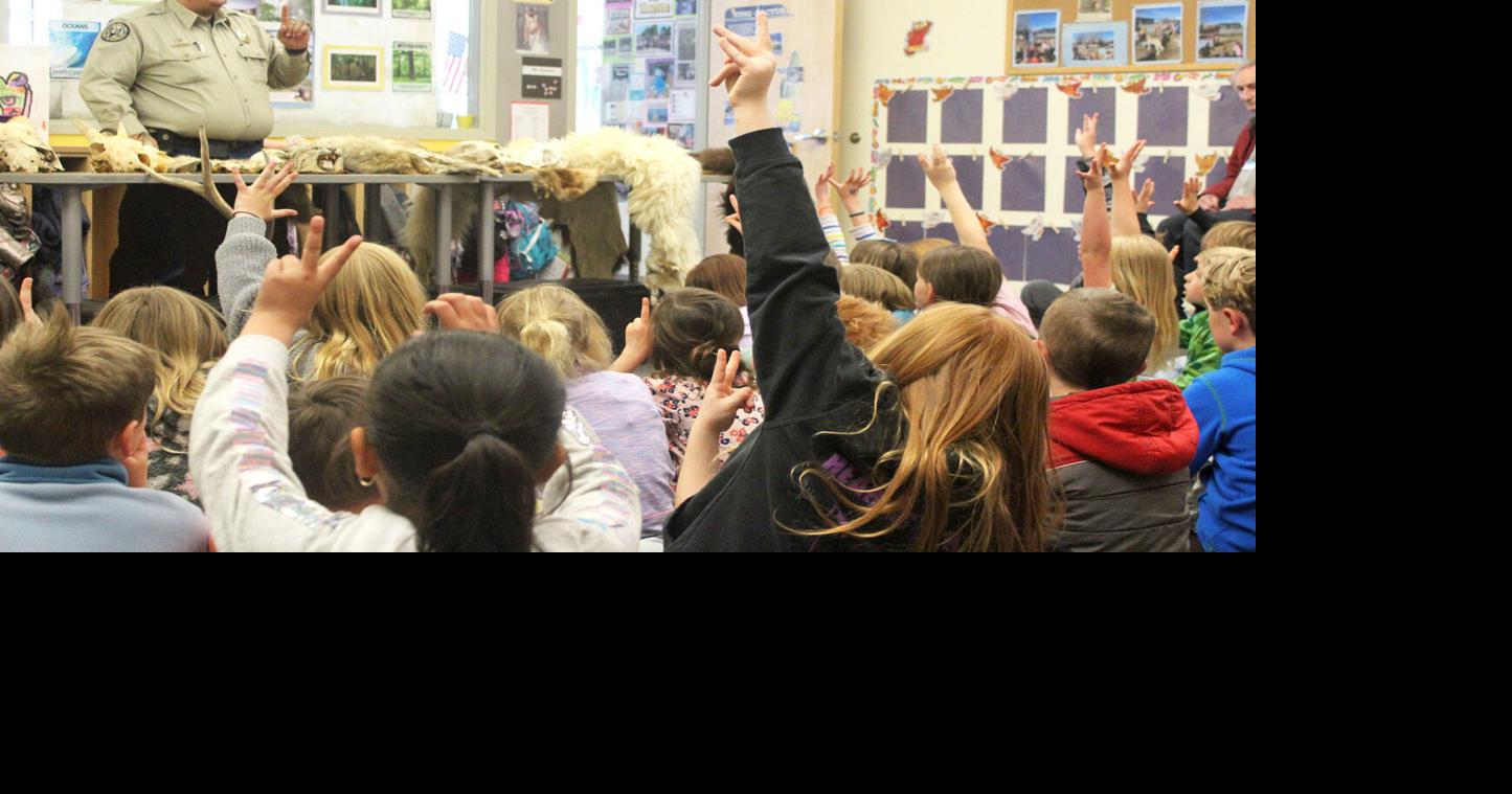 Longfellow students learn about animal bones, skulls, pelts | Local ...