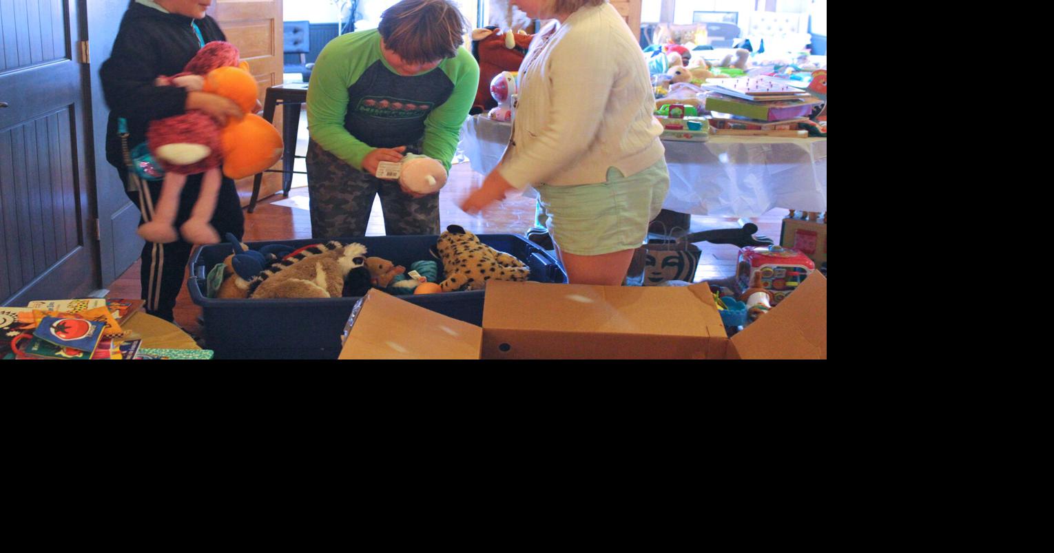 Local kids pick out toys at Toy Swap | | themountainmail.com