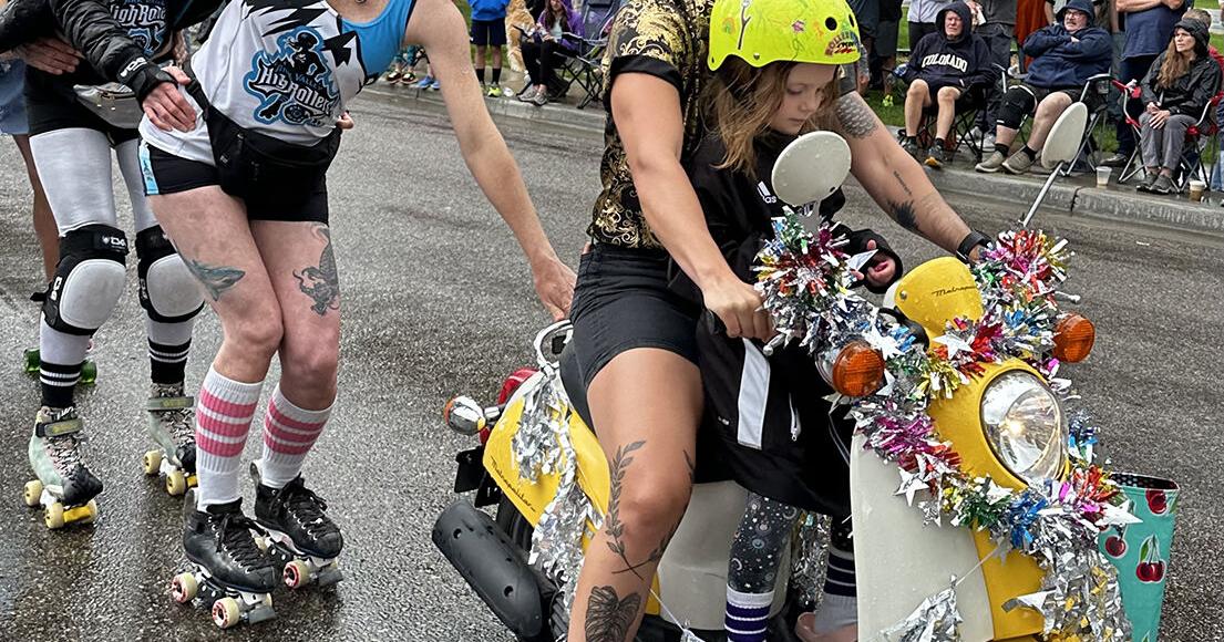 Showers fail to dampen ‘Diamond’ FIBArk Parade | Fibark ...