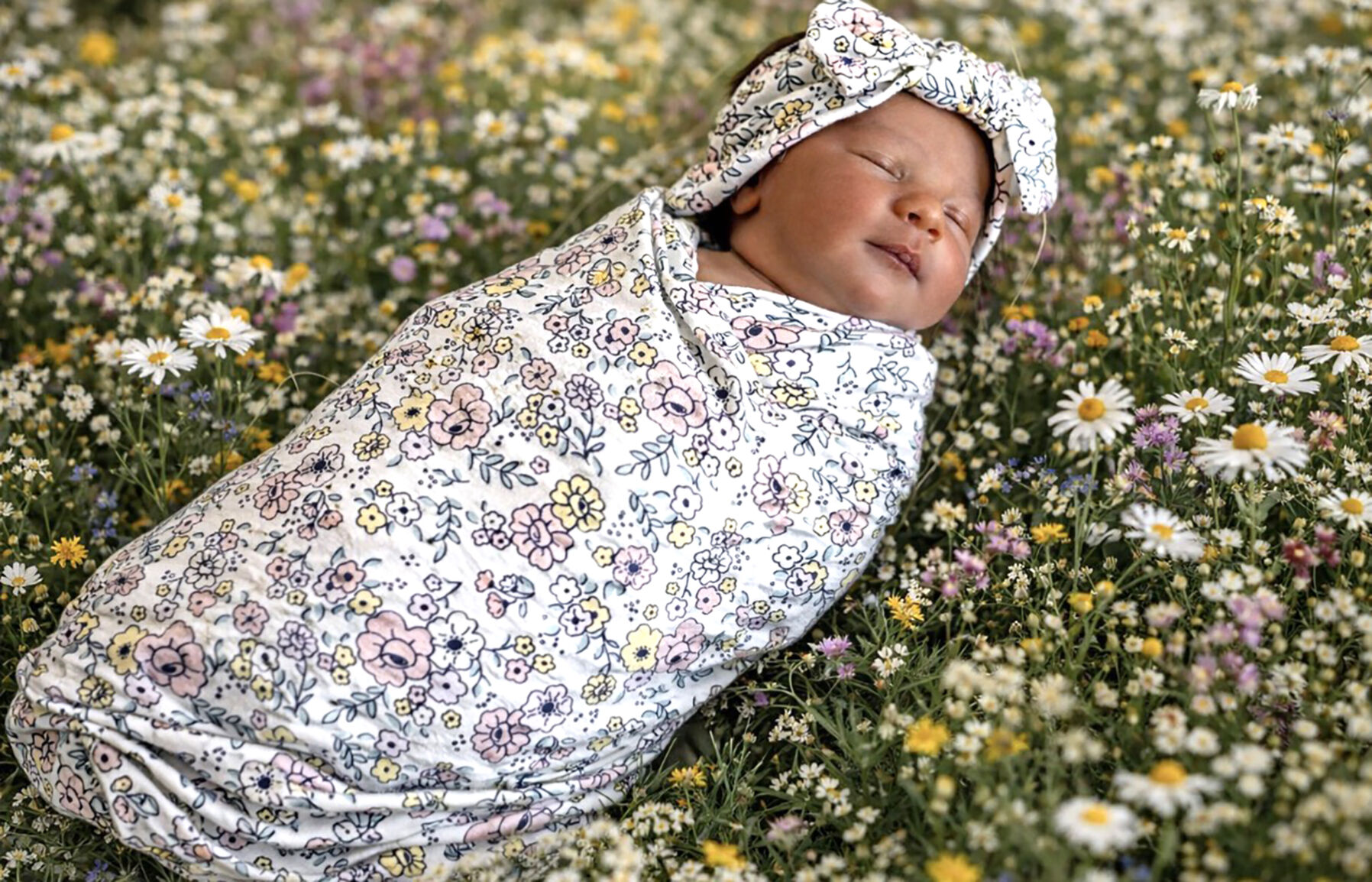 New parents Julia and Ryan Redmond welcome daughter | Local News ...