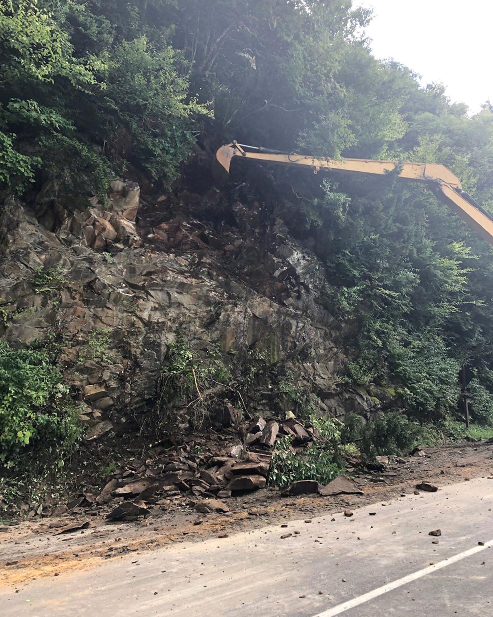 Landslide briefly closes Newfound Gap Road | News | themountainpress.com