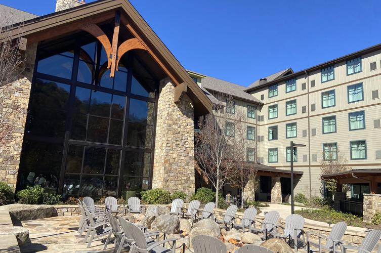 Dolly welcomes guests to new Heartsong Lodge & Resort | News ...