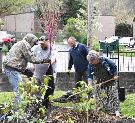 Gatlinburg, Pi Beta Phi Elementary observe Arbor Day | News ...
