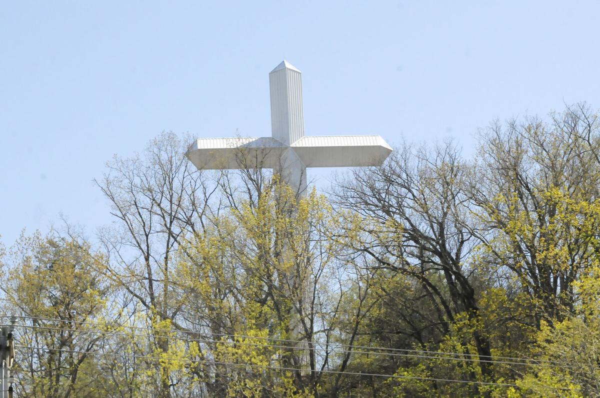 Pigeon Forge Baptist hold lighting ceremony for cross on Good Friday ...