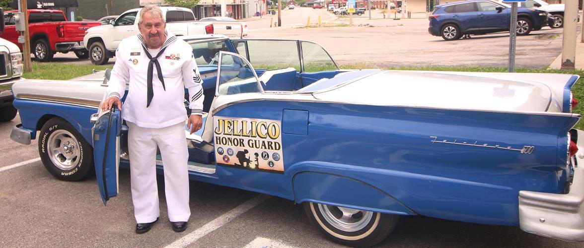REMEMBERING THEIR SERVICE: Veteran presents U.S. flag to mom to ...