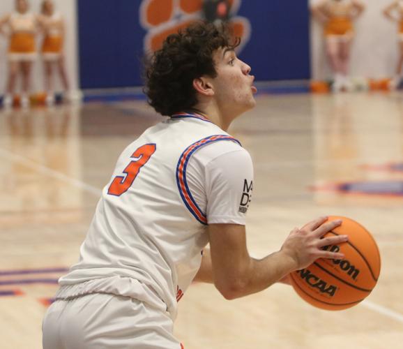 Strong fourth quarter propels CCHS past Oneida | Lafollette ...