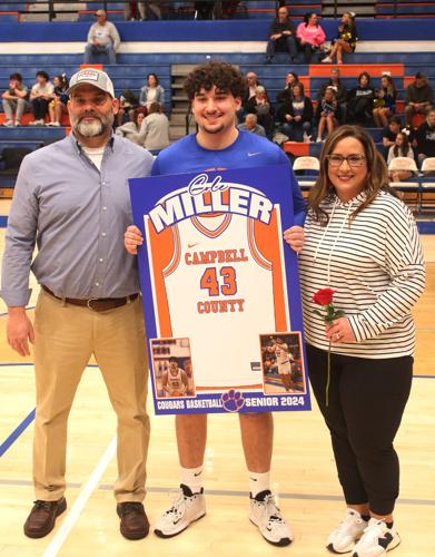 Basketball player Cole Miller smiles with family. | Lafollette ...