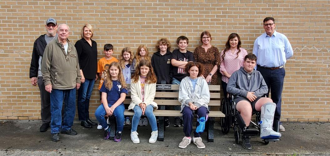 Kiwanis gives away final 'bottle cap benches' | | themountainpress.com