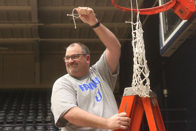 Jellico cutting down the nets | Lafollette | themountainpress.com