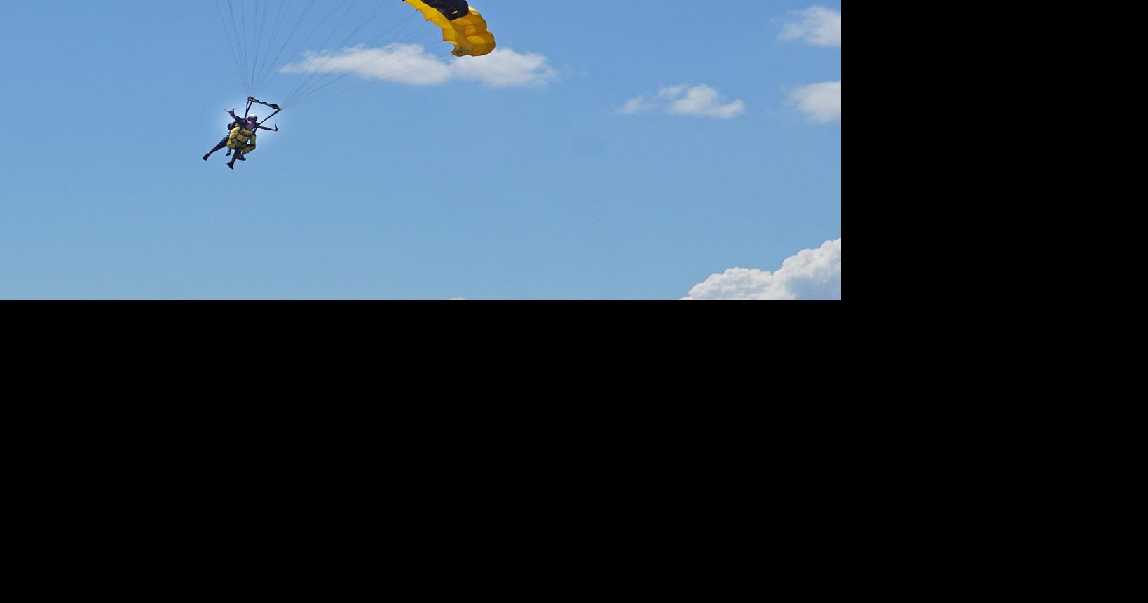 Golden Knights, Medal of Honor recipients parachute over Sevierville ...