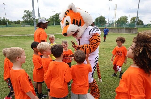 ‘Who Dey!’ Cincinnati Bengals score big at Fort Knox visit | Sports ...