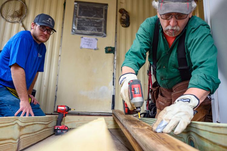 Ramp ministry builds 1,000th walkway | Worship | thenewsenterprise.com