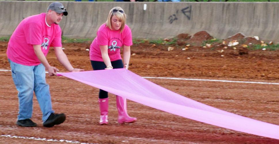 Breast cancer awareness tractor pull draws crowds | Local News ...