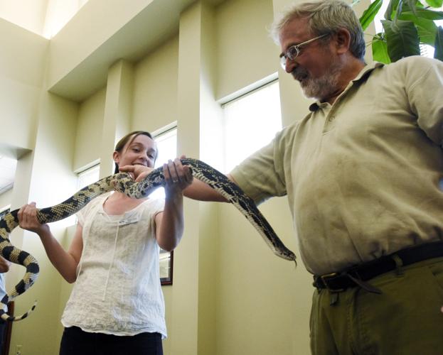 Man shares tales of scales at library | Local News | thenewsenterprise.com