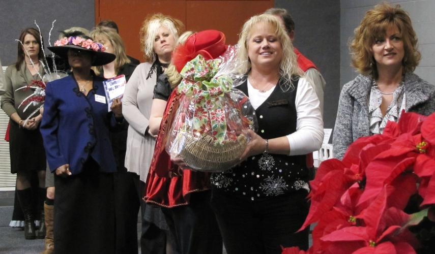 Chamber gets festive | Local News | thenewsenterprise.com
