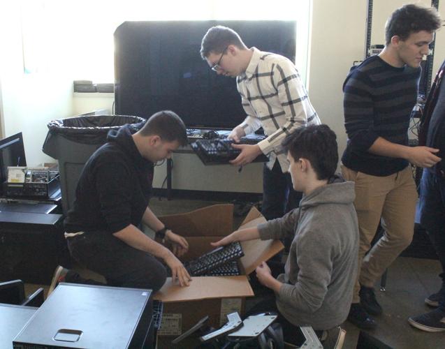 High school students spread computer cheer | Local News ...