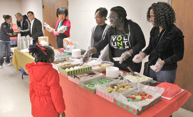 Radcliff community dinner brings Christmas blessings | Local News ...