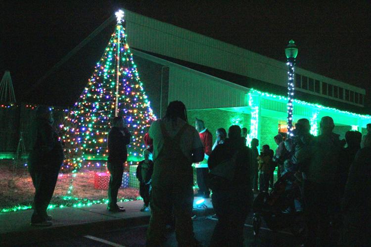 Christmas bonds Radcliff community | Local News | thenewsenterprise.com