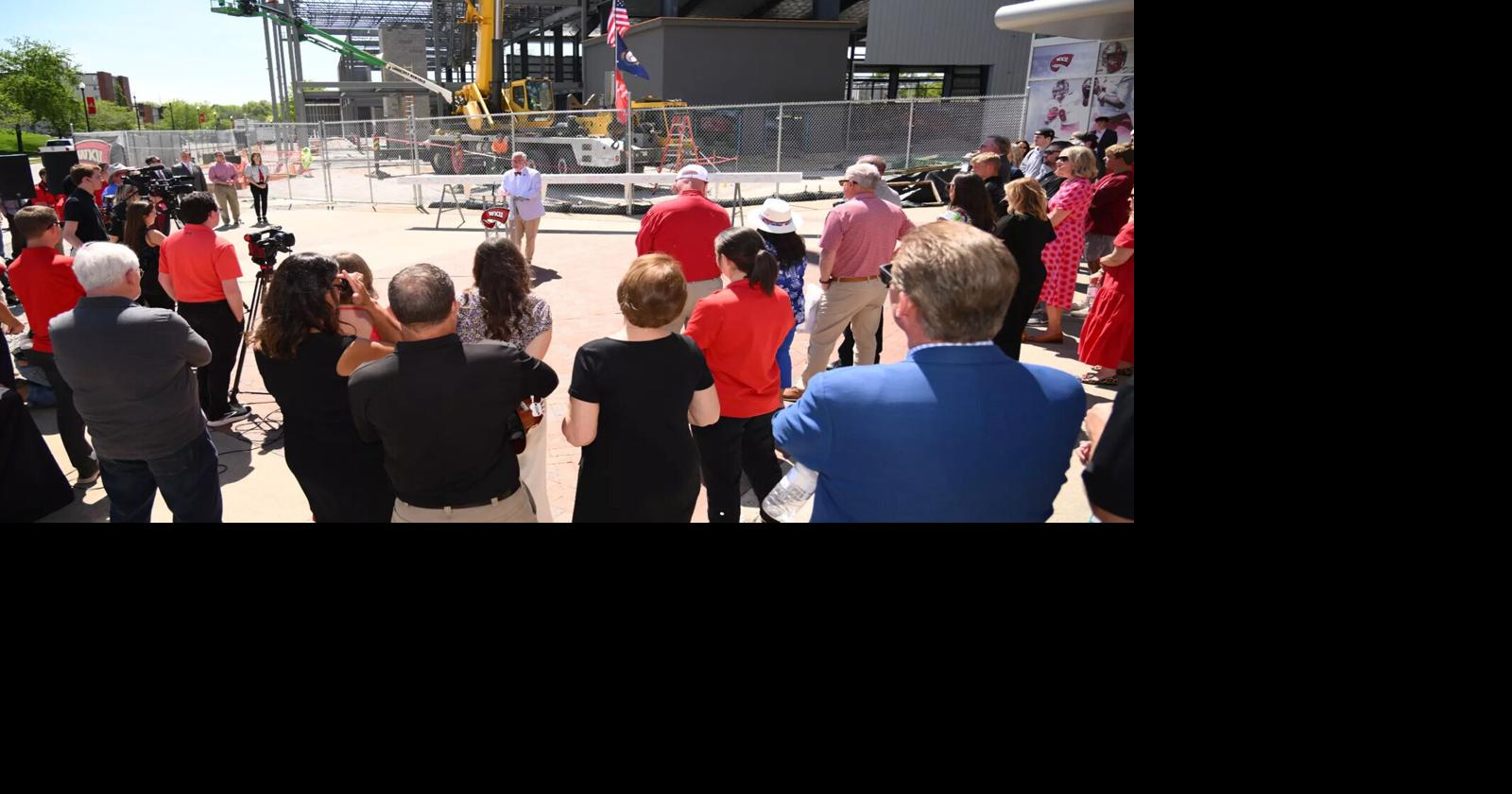 WKU celebrates final beam in Hilltopper Fieldhouse | College Sports ...