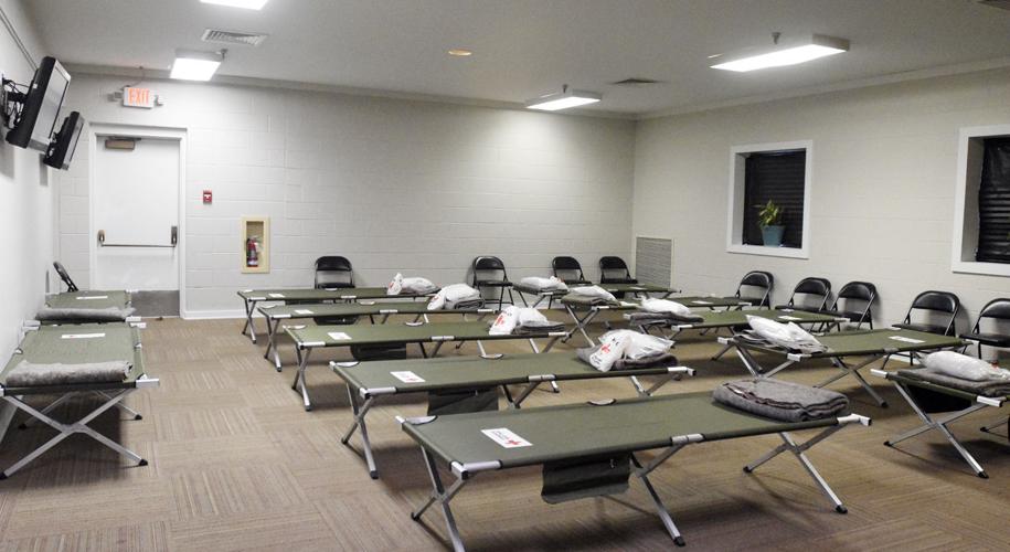 Residents seek shelter amidst rising waters | Local News ...