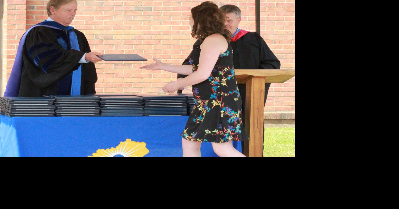 ECTC honors area graduates | Education | thenewsenterprise.com